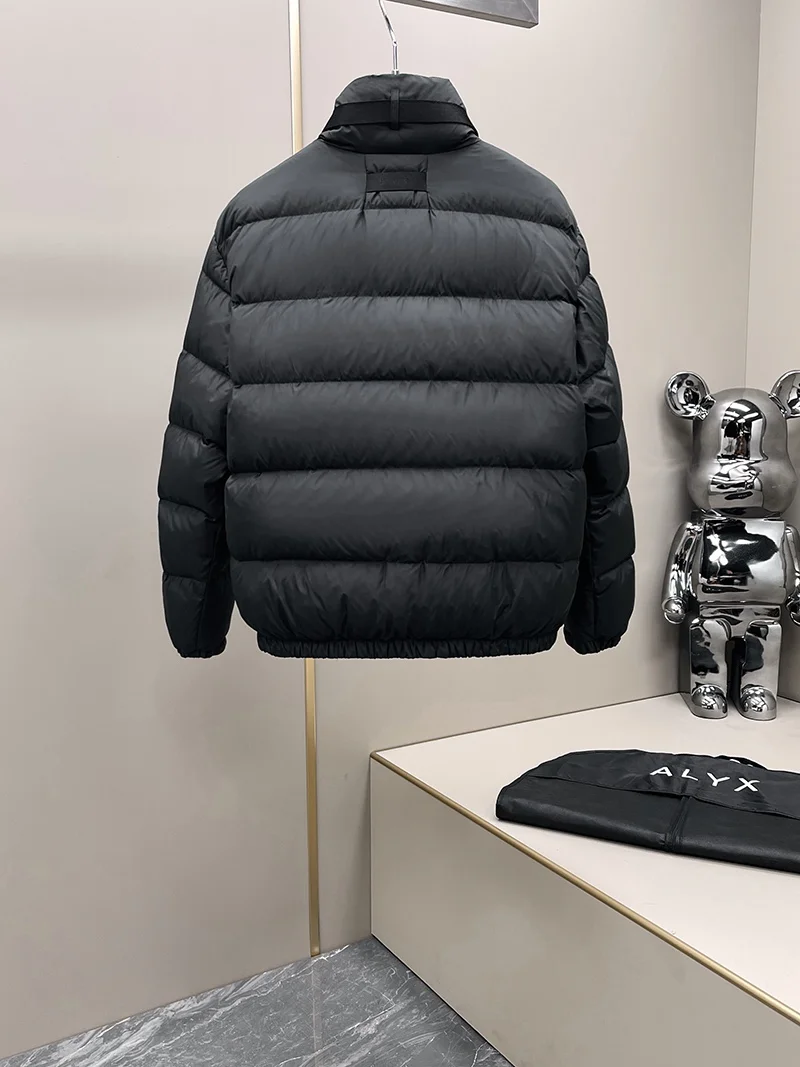 Indistinguishable Unclassified Brand Down Jackets