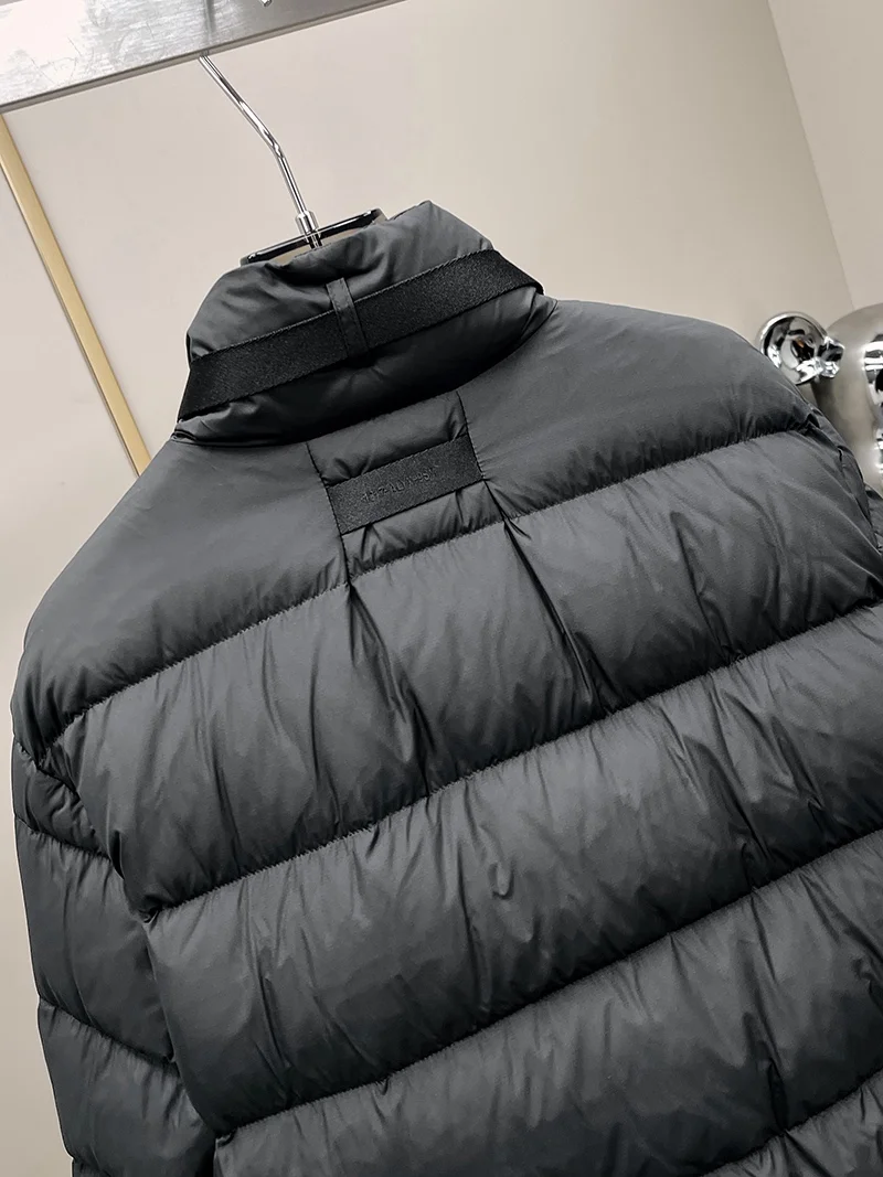 Indistinguishable Unclassified Brand Down Jackets