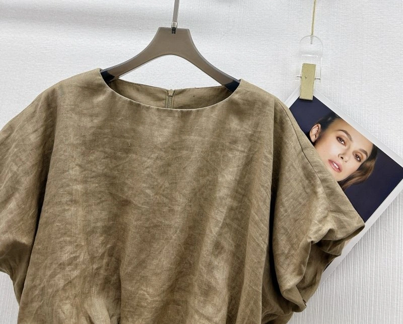 Indistinguishable Unclassified Brand Dress Suits