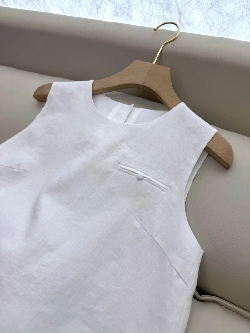 Indistinguishable Unclassified Brand Dress Suits