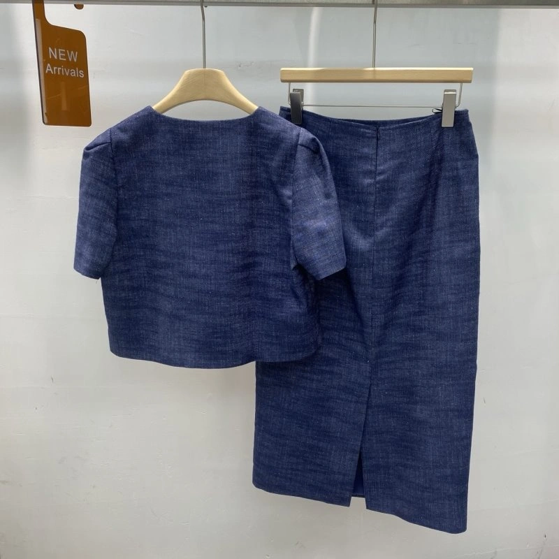 Indistinguishable Unclassified Brand Dress Suits