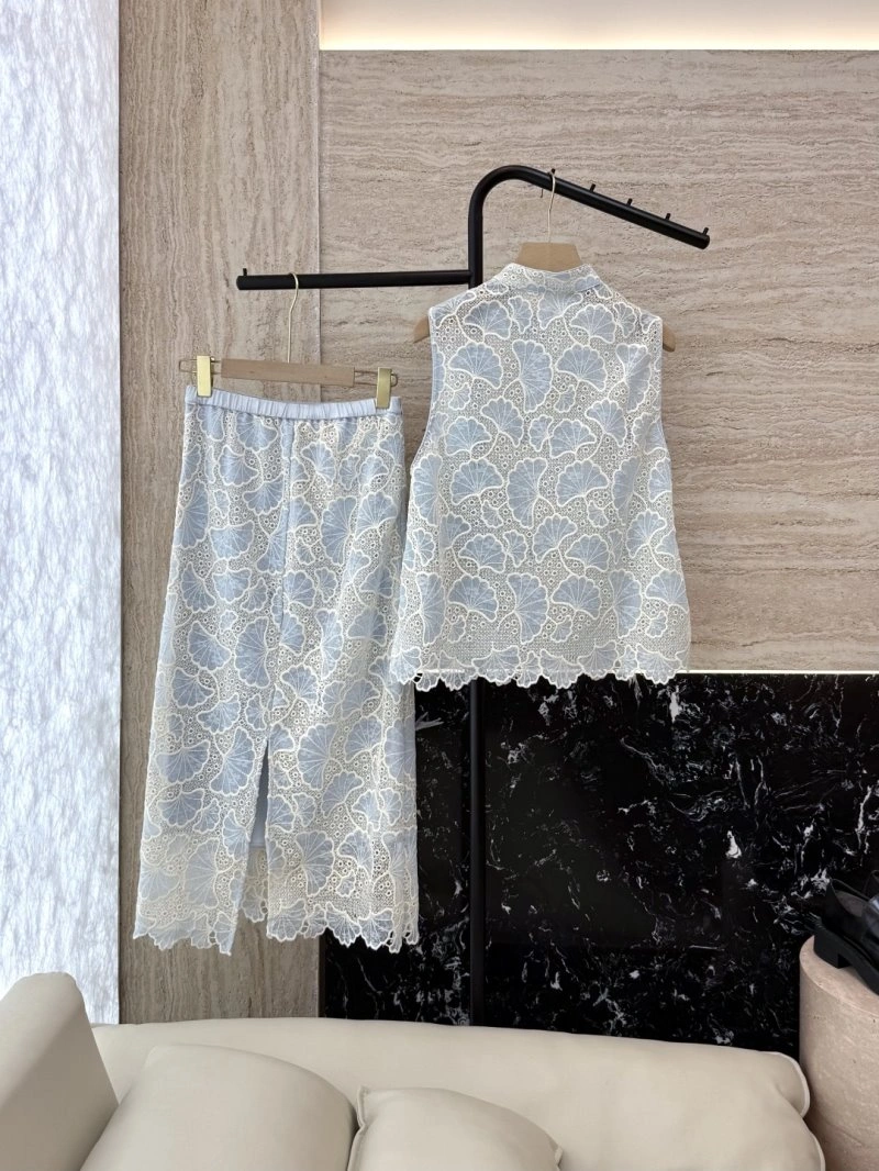 Bargain Unclassified Brand Dress Suits
