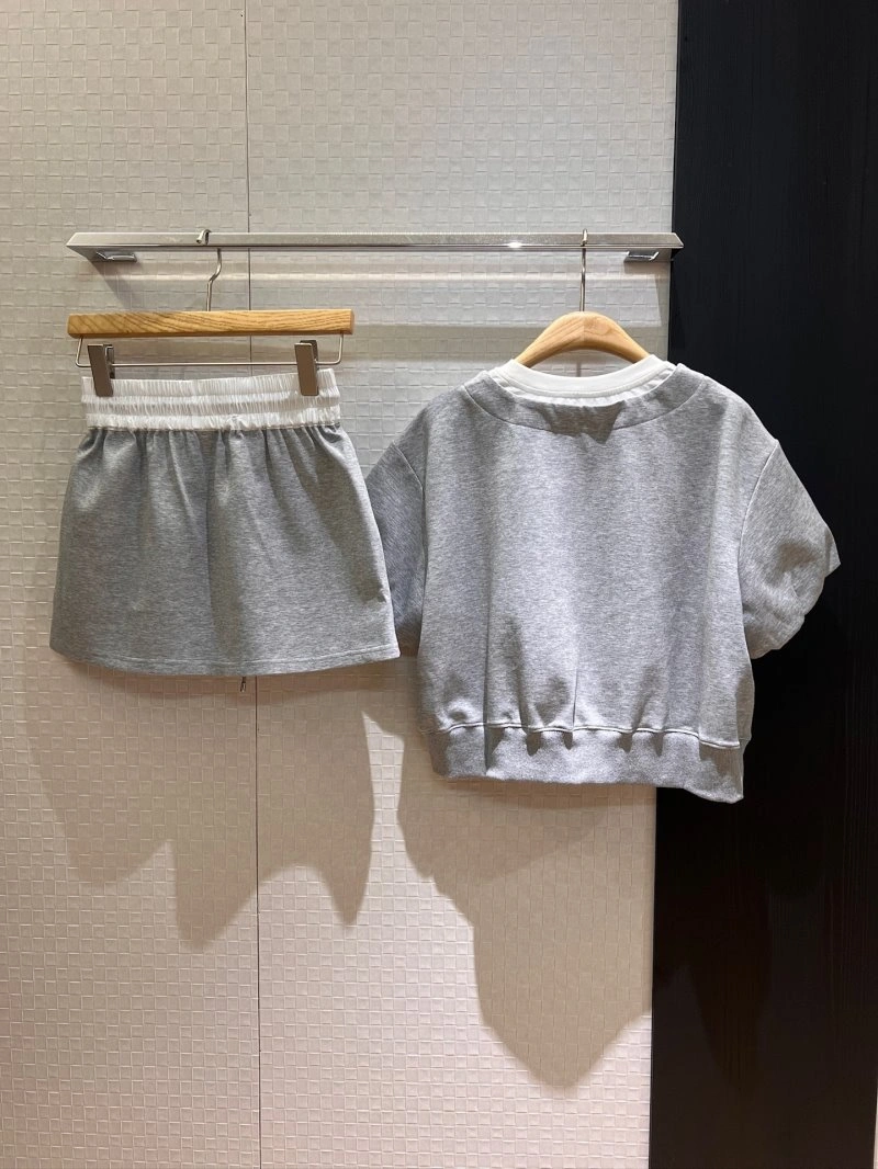 Low-cost Unclassified Brand Dress Suits