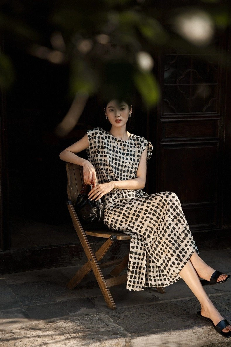 Accurate model Unclassified Brand Dress Suits