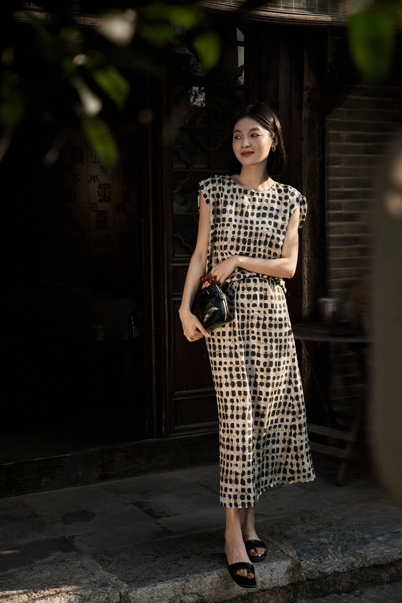 Accurate model Unclassified Brand Dress Suits