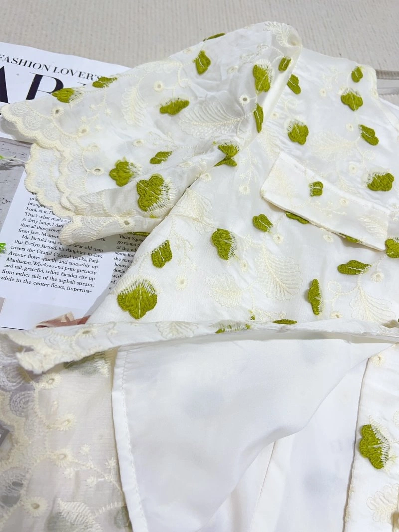 Indistinguishable Unclassified Brand Dress Suits