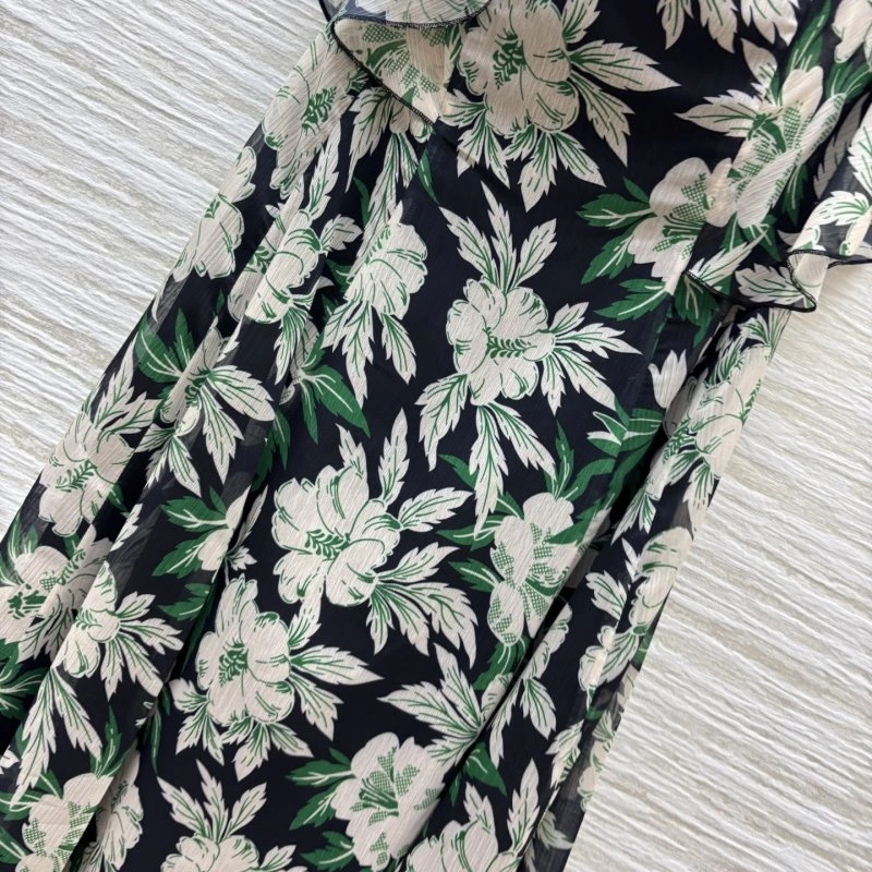 Indistinguishable Unclassified Brand Dress
