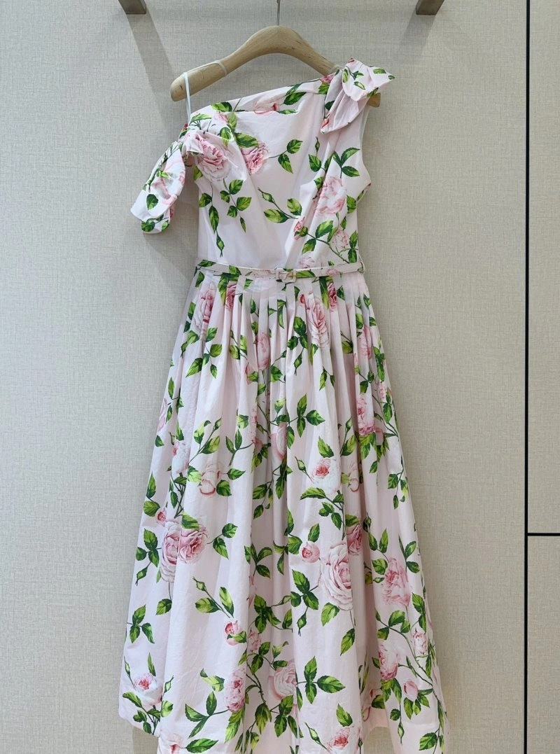 Indistinguishable Unclassified Brand Dress