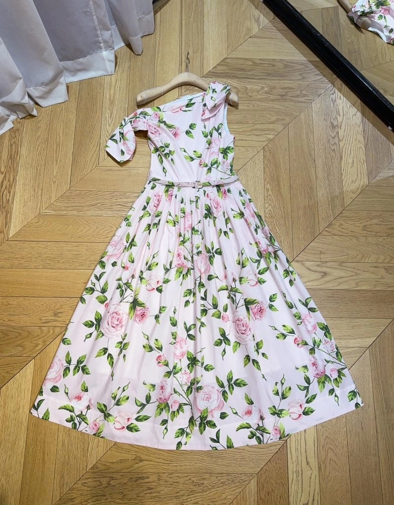 Indistinguishable Unclassified Brand Dress