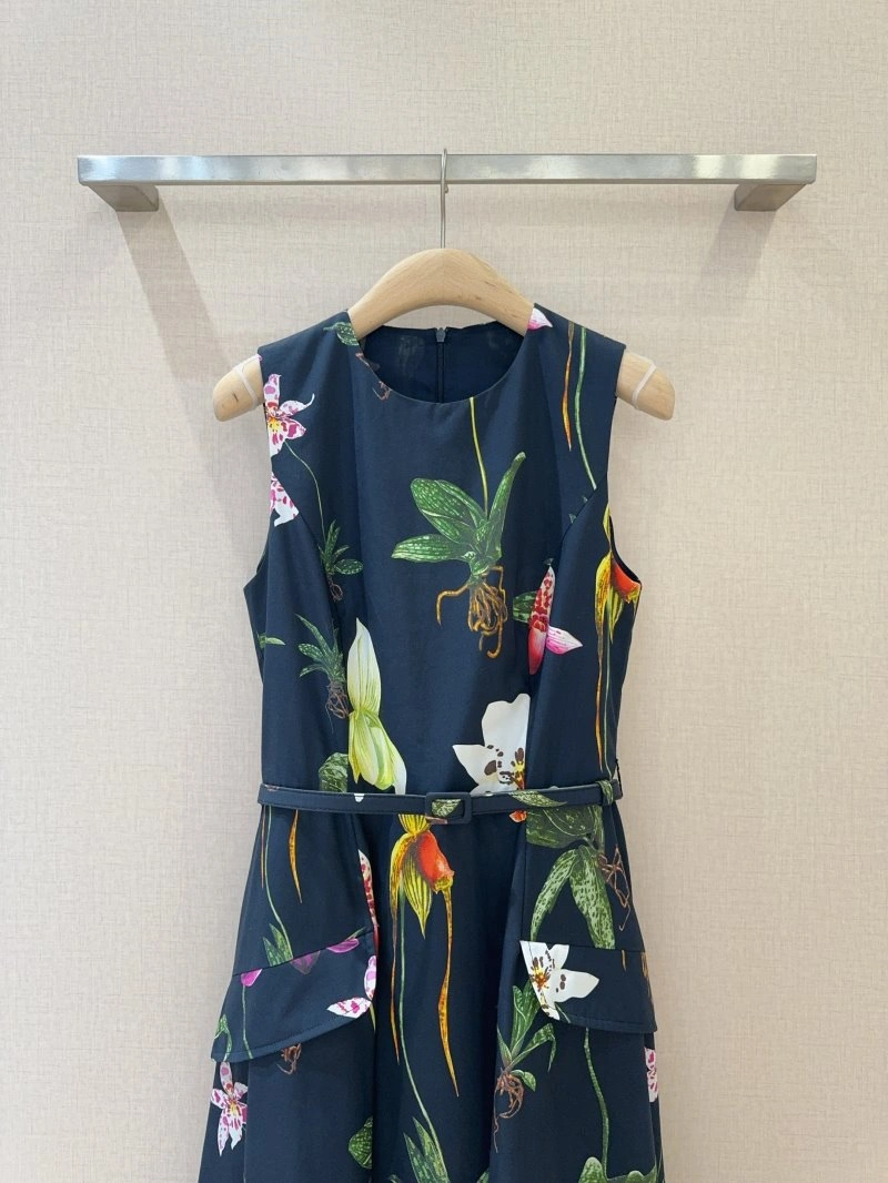 Accurate model Unclassified Brand Dress