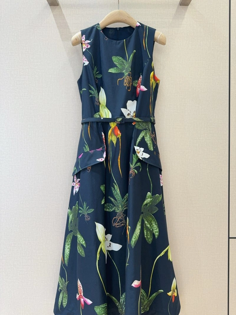 Accurate model Unclassified Brand Dress