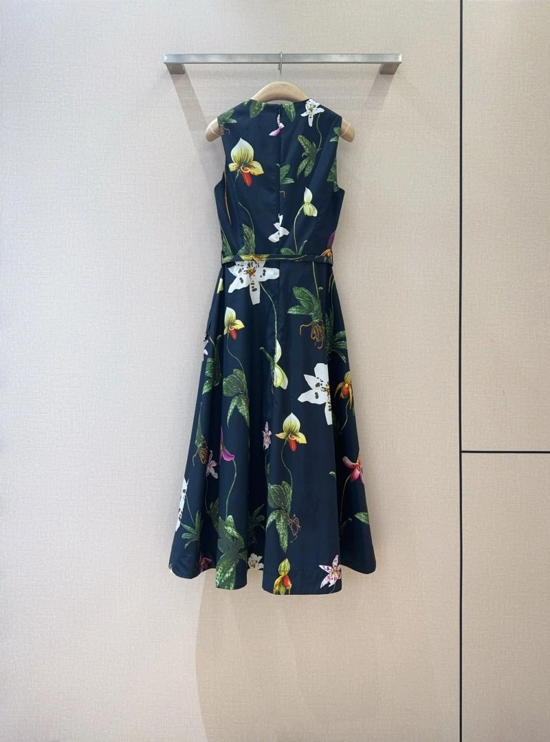 Accurate model Unclassified Brand Dress