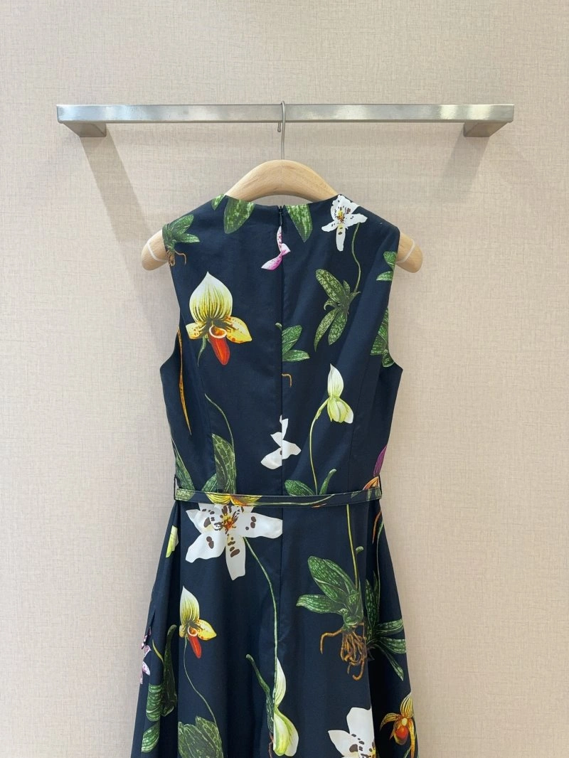 Accurate model Unclassified Brand Dress