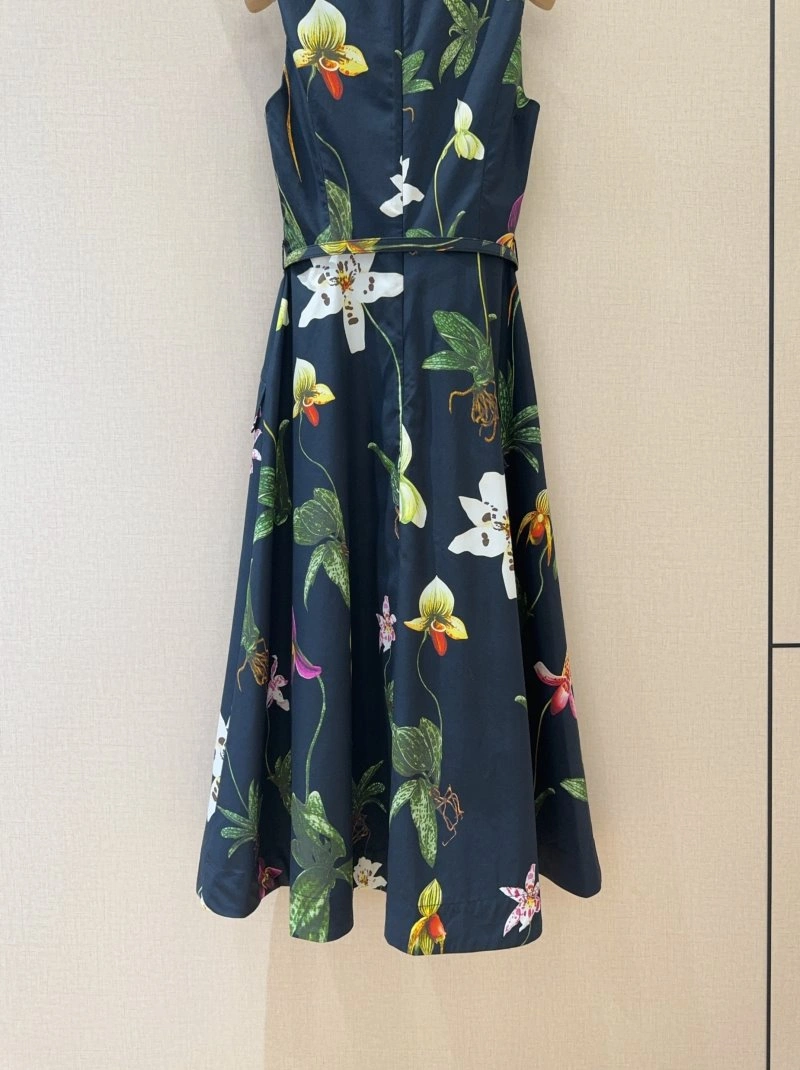 Accurate model Unclassified Brand Dress