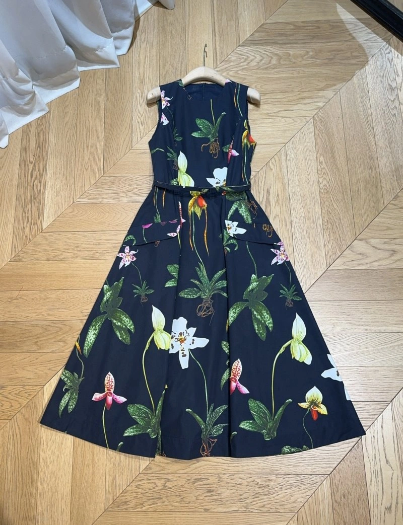 Accurate model Unclassified Brand Dress