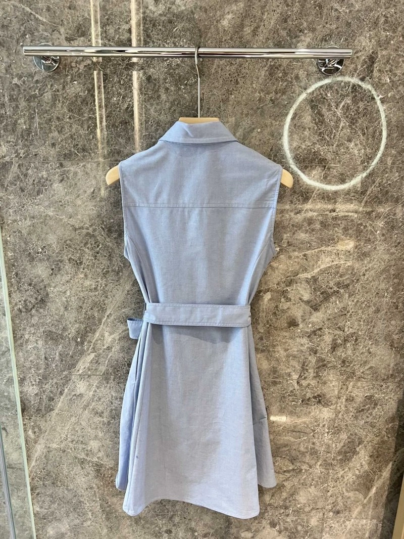 Accurate model Unclassified Brand Dress