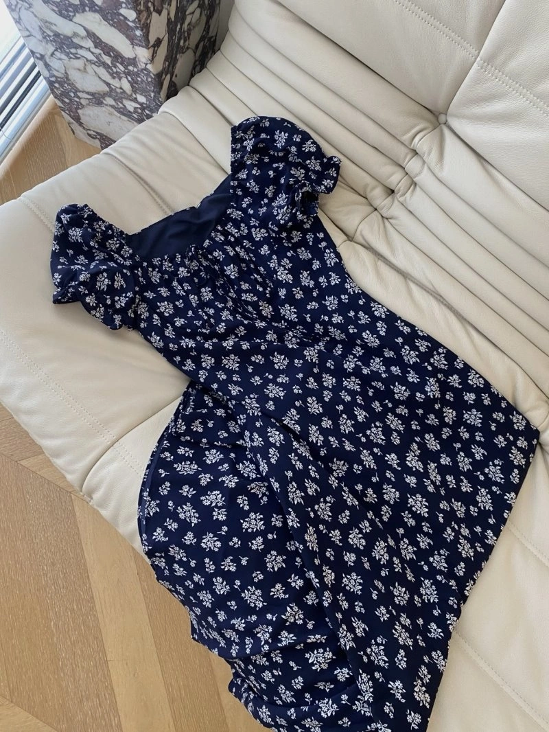 Accurate model Unclassified Brand Dress