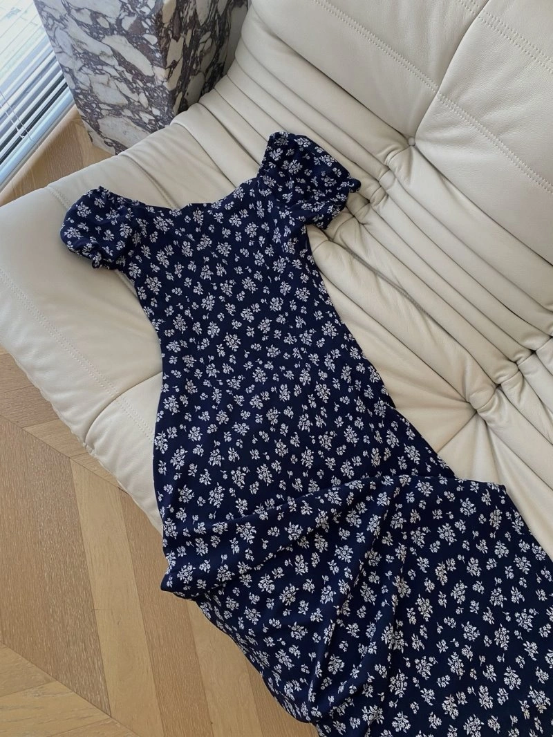 Accurate model Unclassified Brand Dress