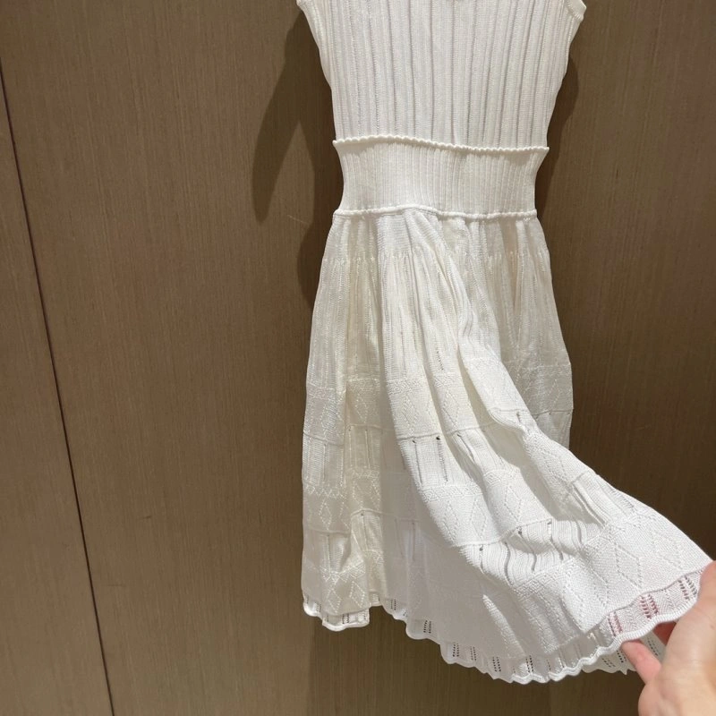 Accurate model Unclassified Brand Dress
