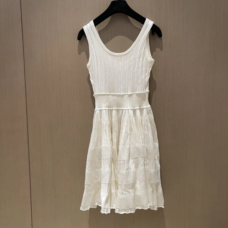 Accurate model Unclassified Brand Dress
