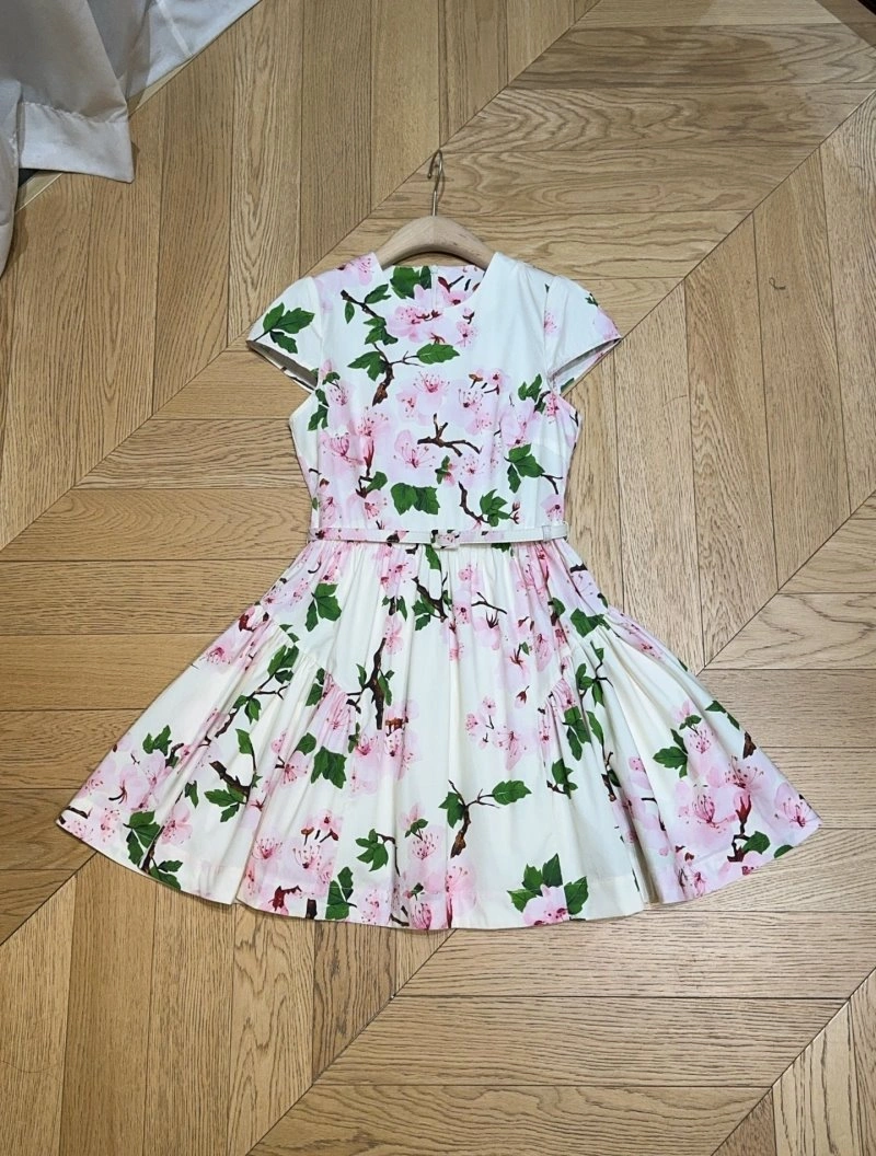 Low-cost Unclassified Brand Dress