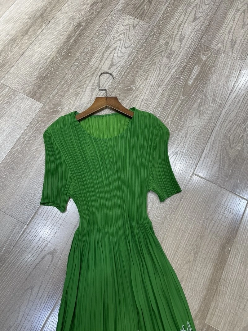 Low-cost Unclassified Brand Dress