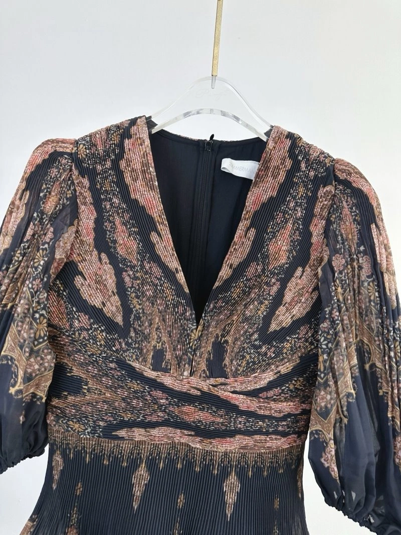 Accurate model Unclassified Brand Dress