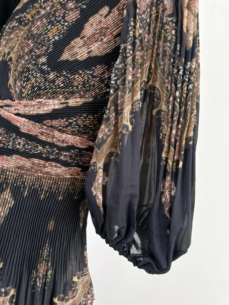 Accurate model Unclassified Brand Dress