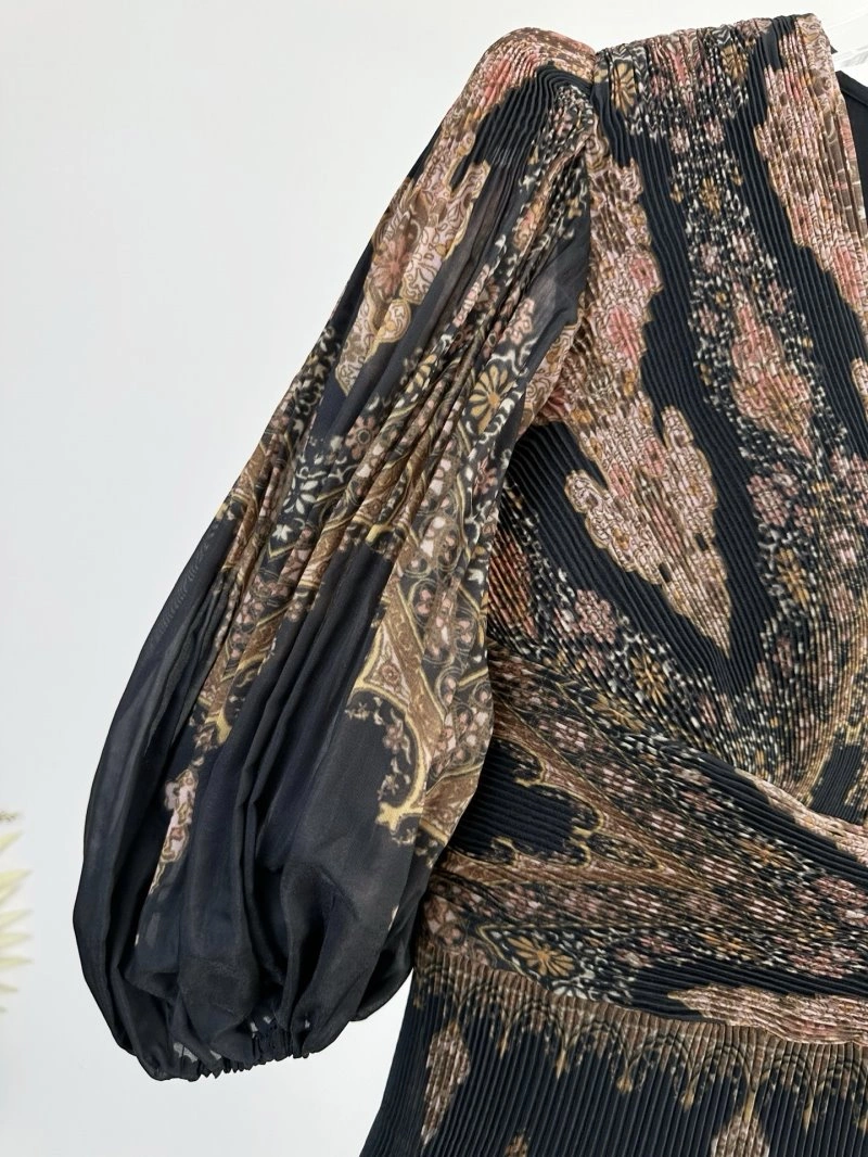 Accurate model Unclassified Brand Dress