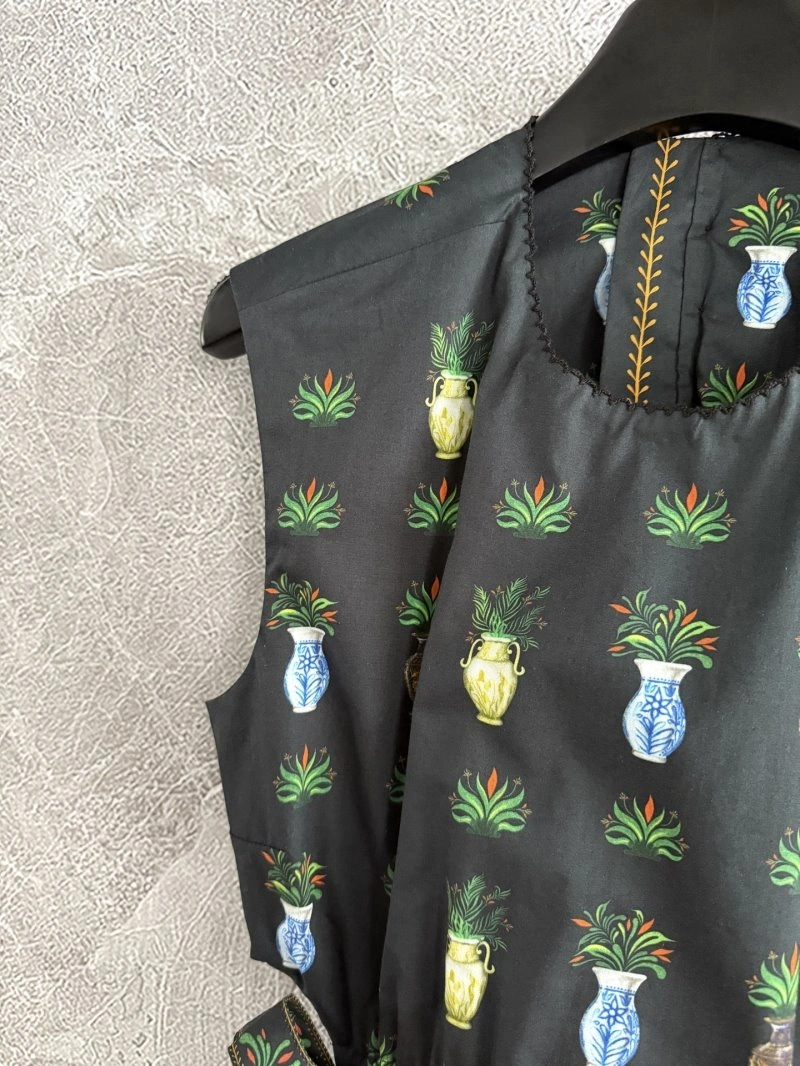 Brand-authenticated Unclassified Brand Dress