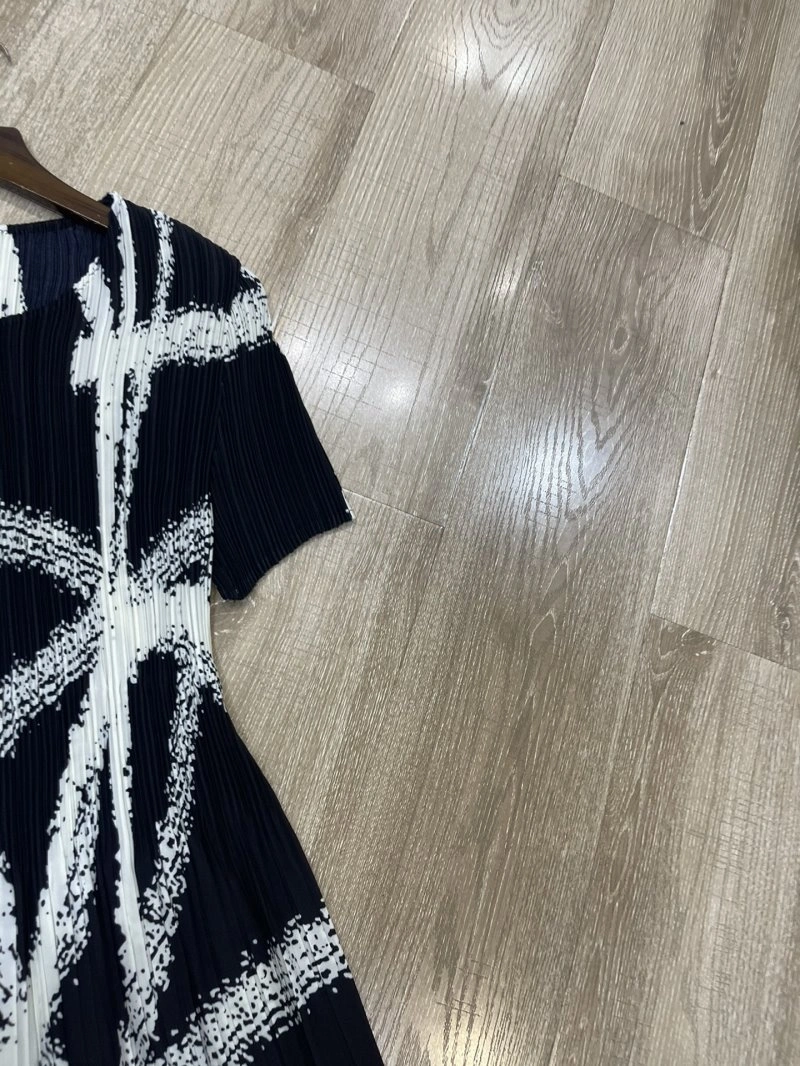 Exact replica Unclassified Brand Dress