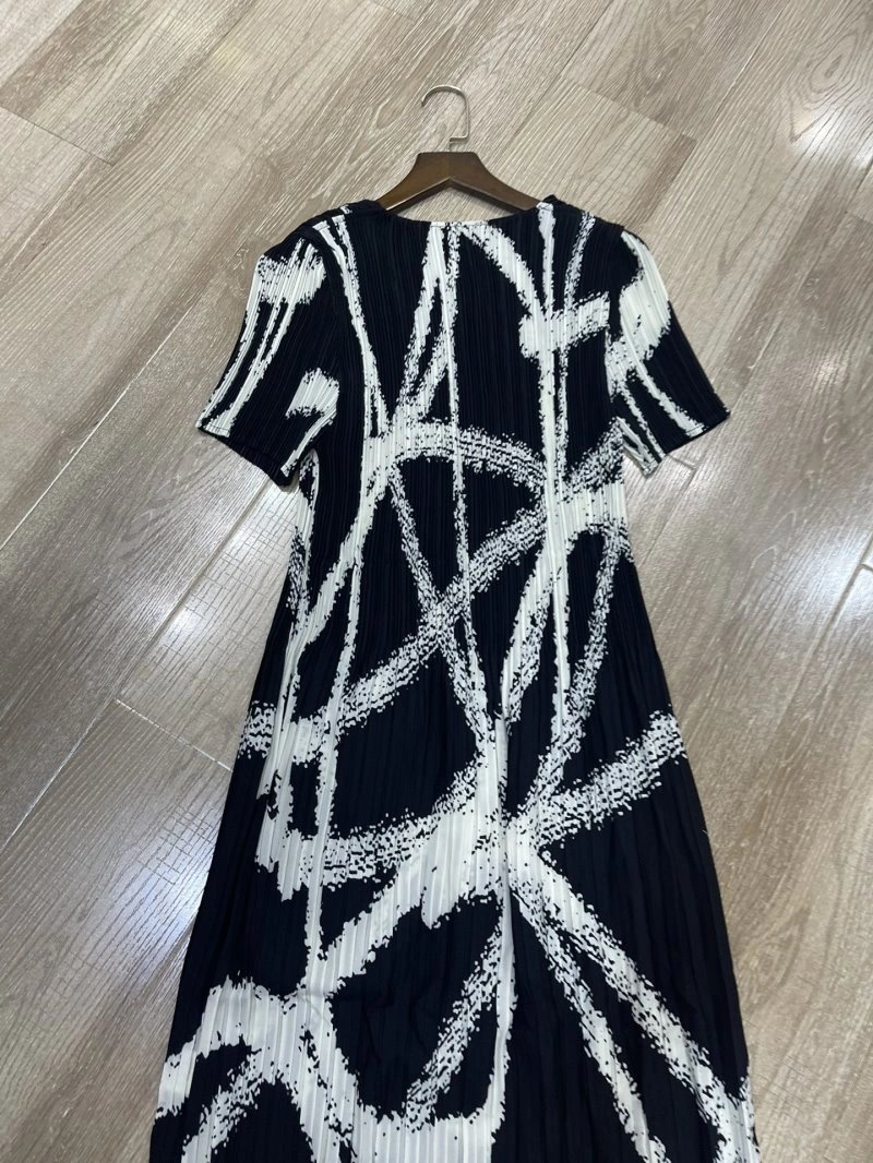 Exact replica Unclassified Brand Dress