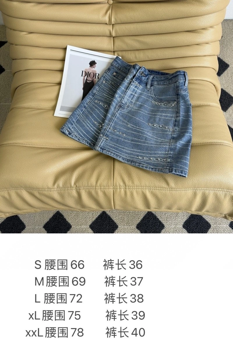 Accurate model Unclassified Brand Dress