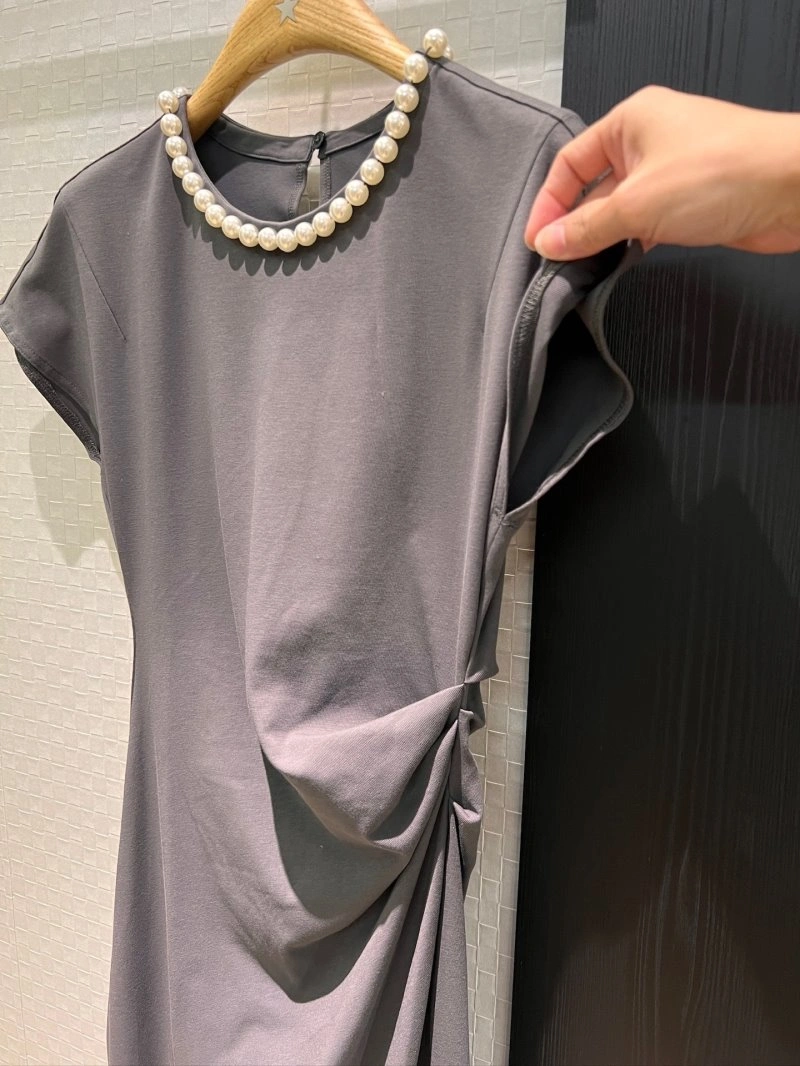Accurate model Unclassified Brand Dress