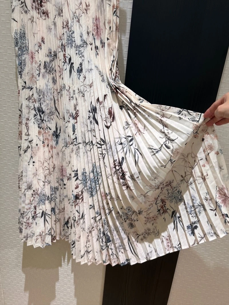 Cut-rate Unclassified Brand Dress