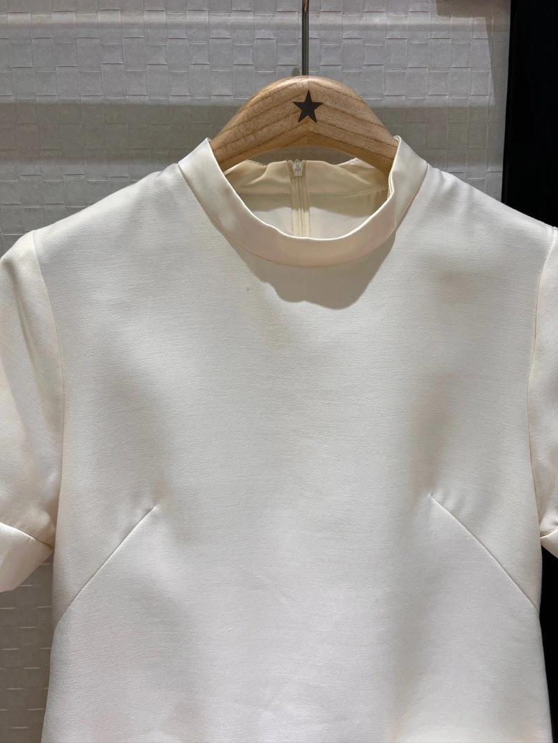 Indistinguishable Unclassified Brand Dress