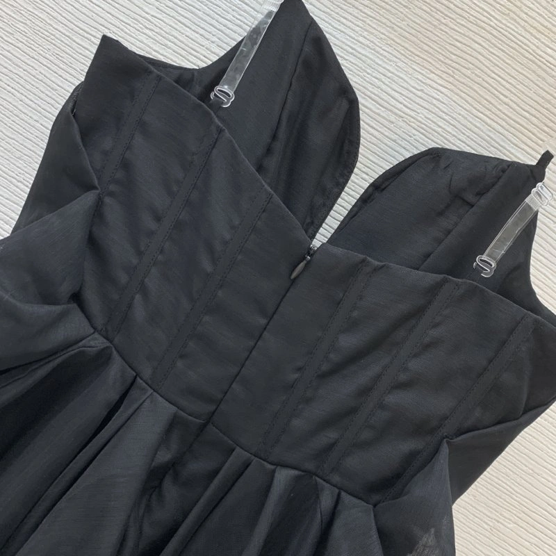 Accurate model Unclassified Brand Dress
