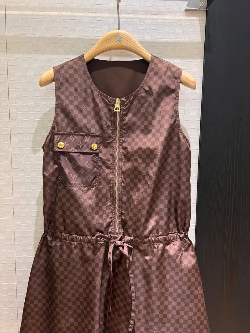 Accurate model Unclassified Brand Dress