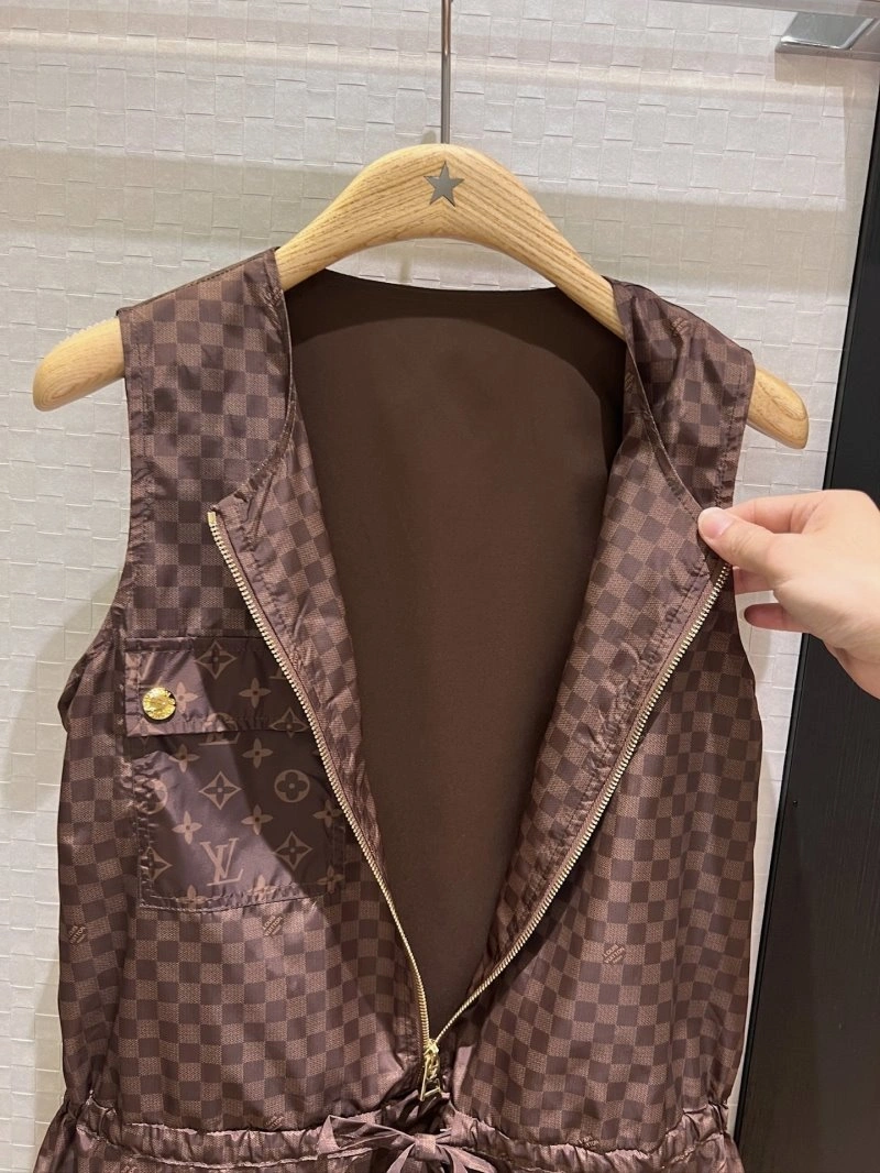 Accurate model Unclassified Brand Dress