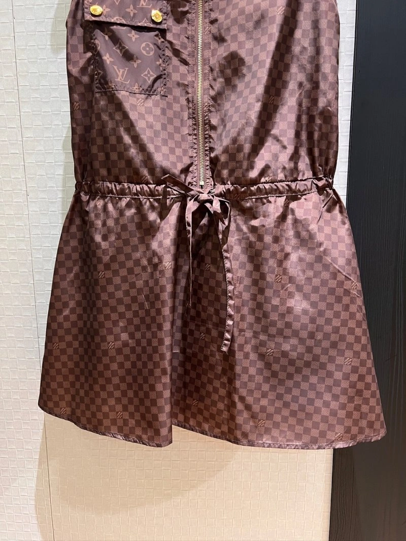 Accurate model Unclassified Brand Dress