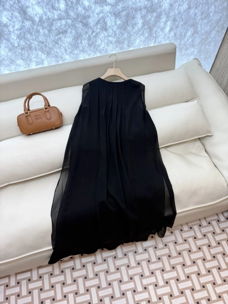 Indistinguishable Unclassified Brand Dress