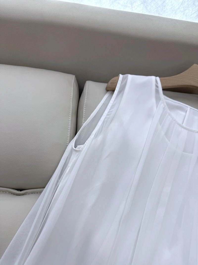 Accurate model Unclassified Brand Dress