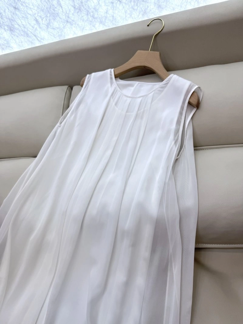 Accurate model Unclassified Brand Dress