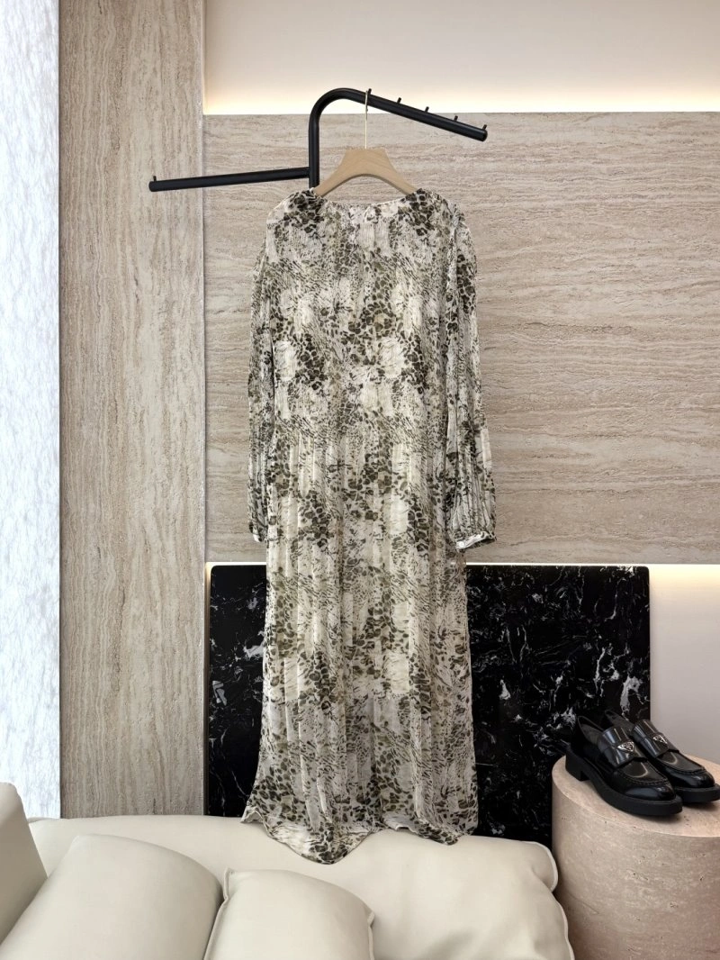 Indistinguishable Unclassified Brand Dress