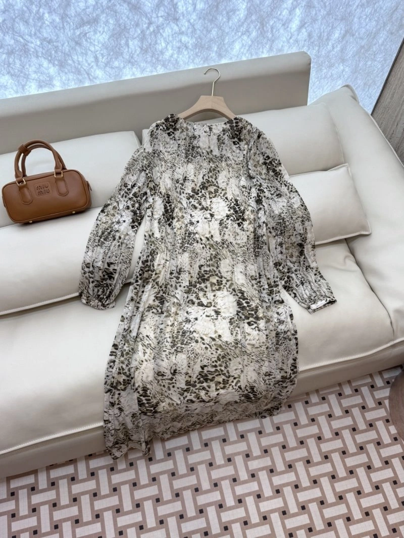Indistinguishable Unclassified Brand Dress