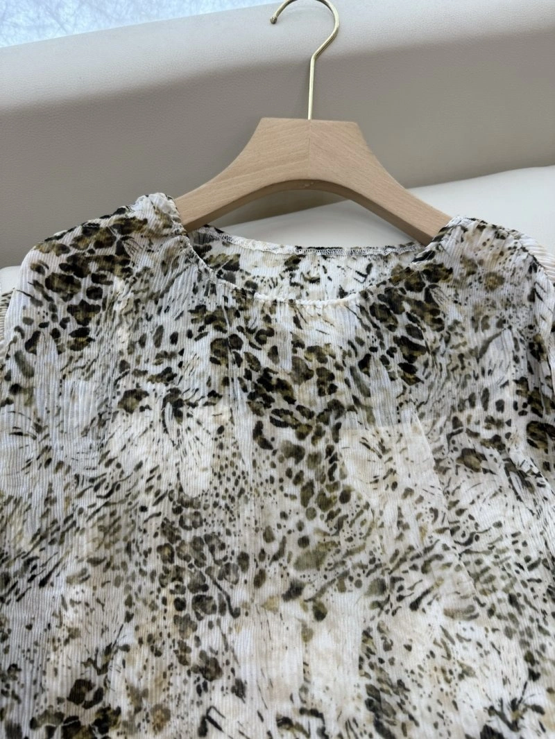 Indistinguishable Unclassified Brand Dress