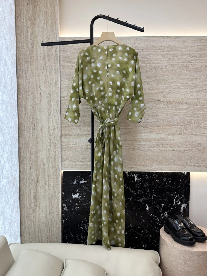 Accurate model Unclassified Brand Dress