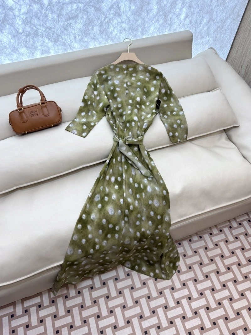 Accurate model Unclassified Brand Dress