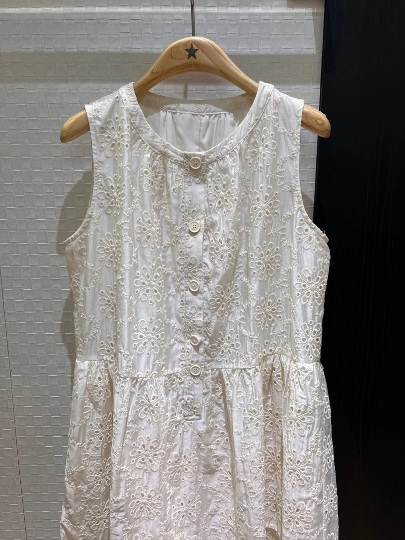Accurate model Unclassified Brand Dress