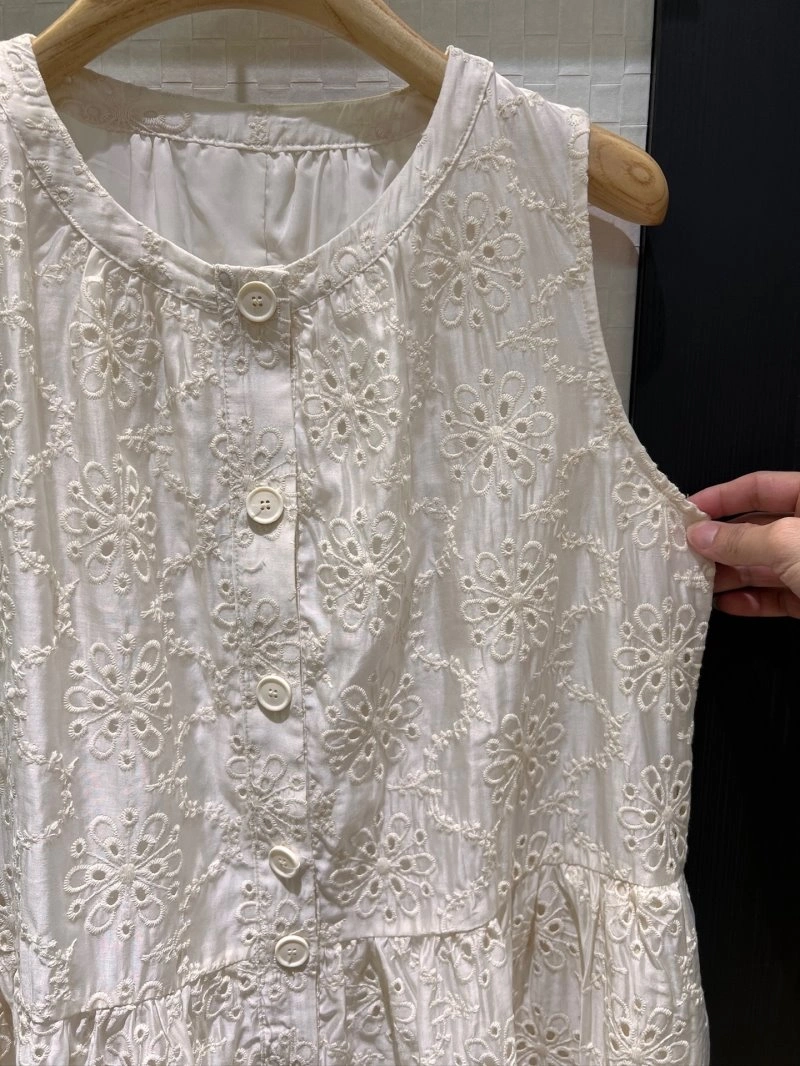Accurate model Unclassified Brand Dress